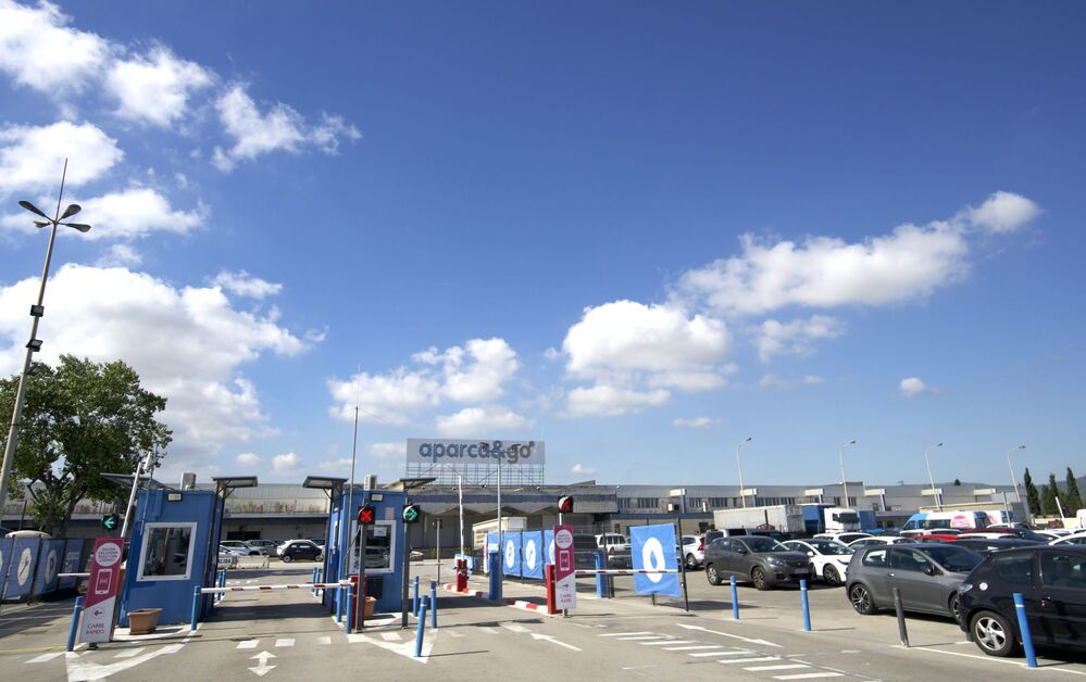 Parkings at Airports and Stations