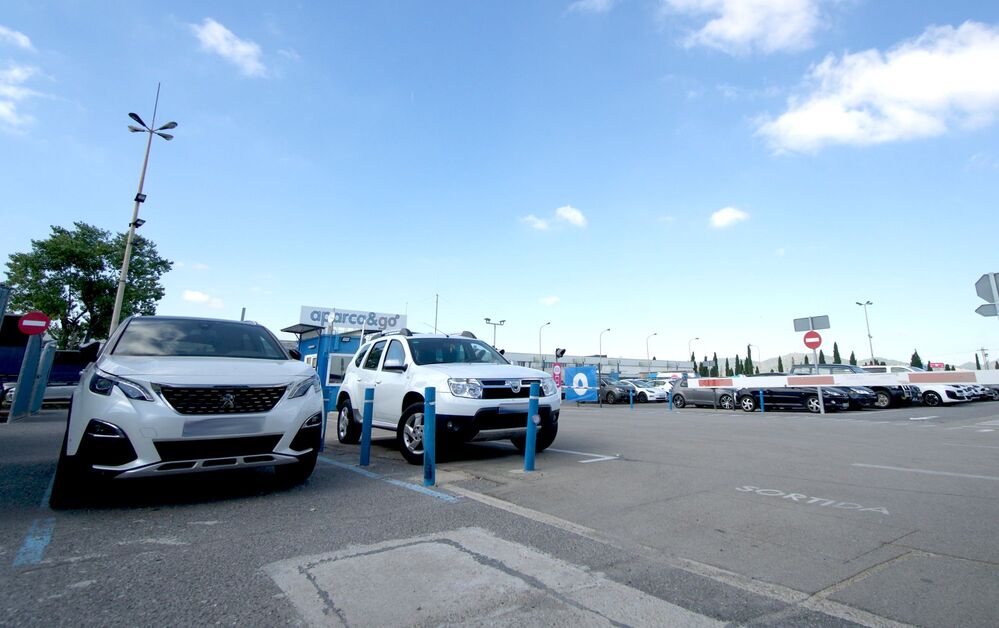 Parkings at Airports and Stations